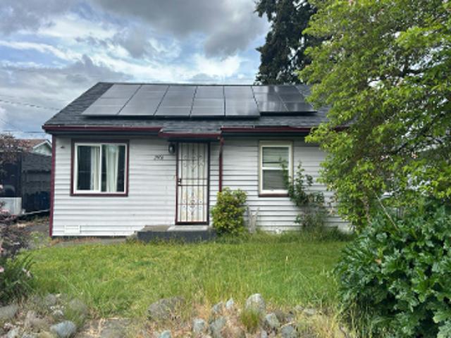 E 25th St