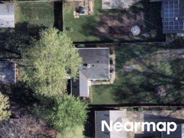 E 260th St