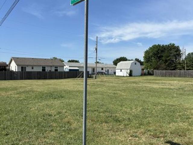 E 28th Ave, Hutchinson, KS 67502
