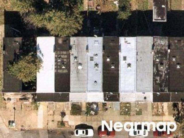 E 28th St