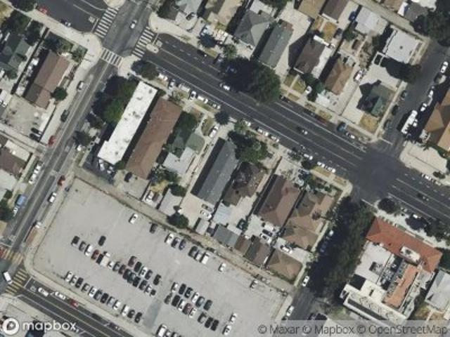 E 28th St