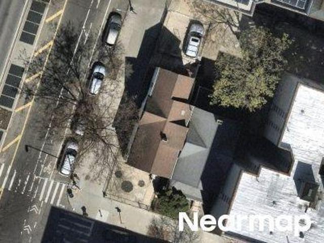 E 202nd St