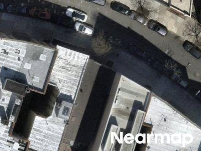 E 205th St