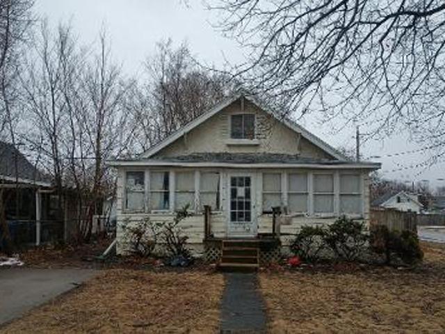 E 22nd St