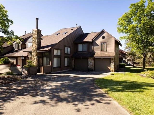 E 2 Sunridge Dr, Champion, PA 15622