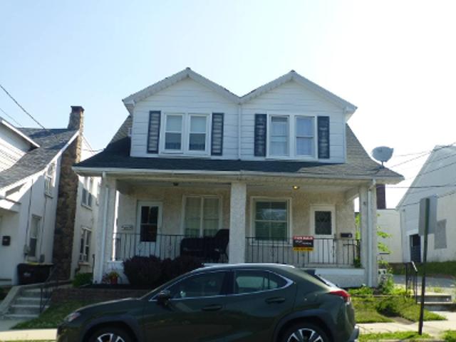 E 2nd St