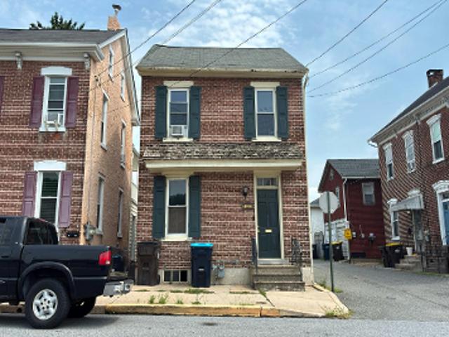 E 2nd St