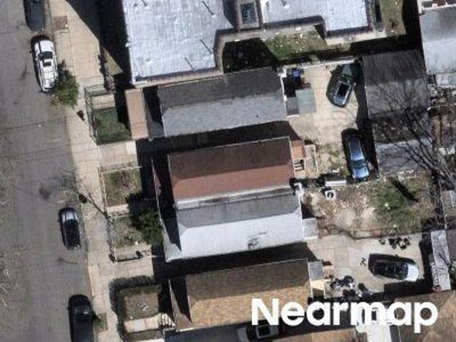 E 35th St