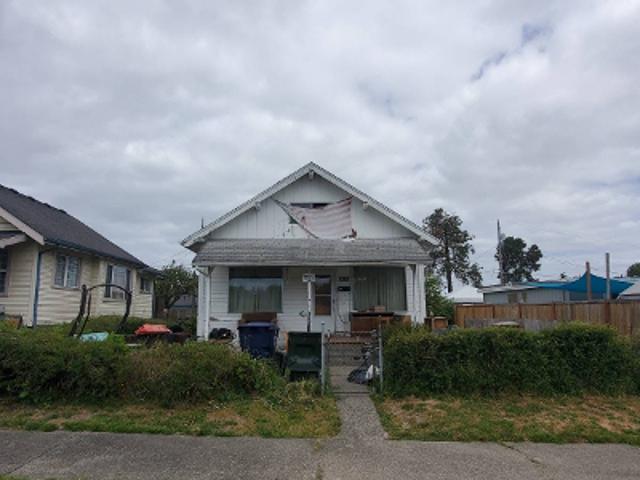 E 35th St