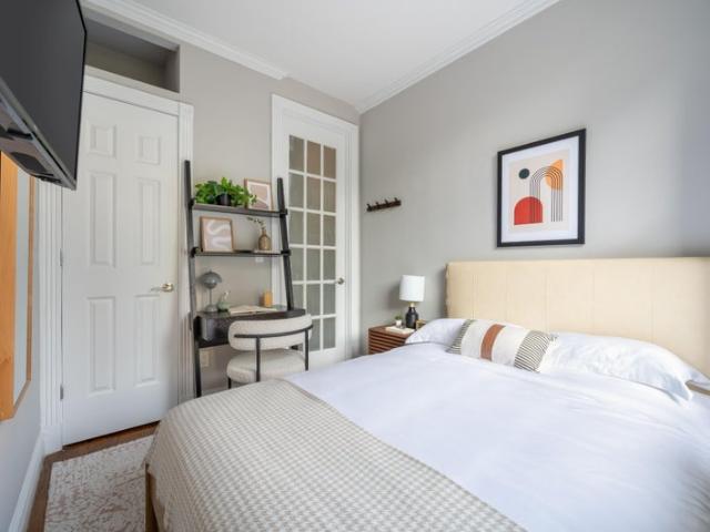 E 35th st apt in the heart of the city
