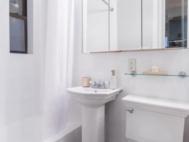E 35th st apt in the heart of the city