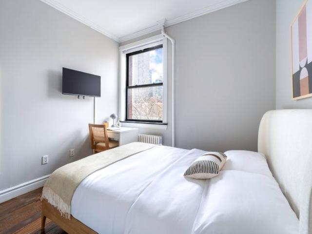 E 35th st apt in the heart of the city