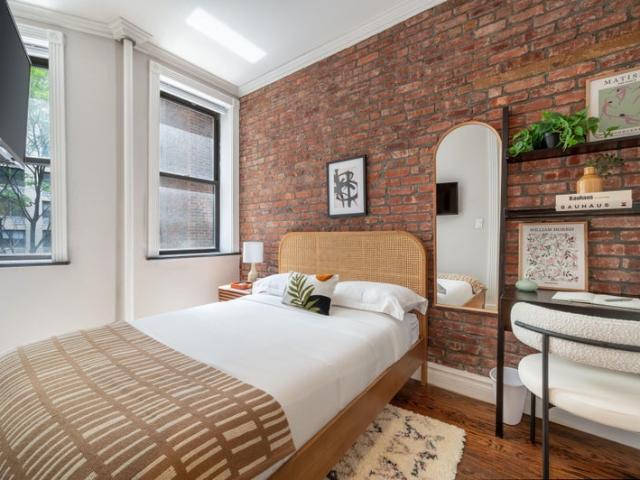E 35th st apt in the heart of the city