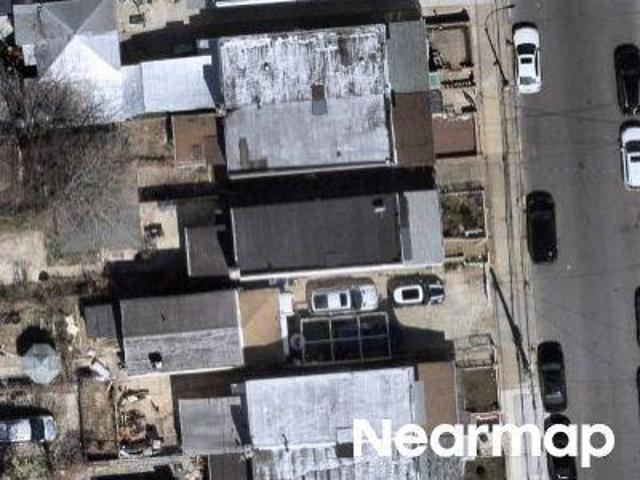 E 37th St