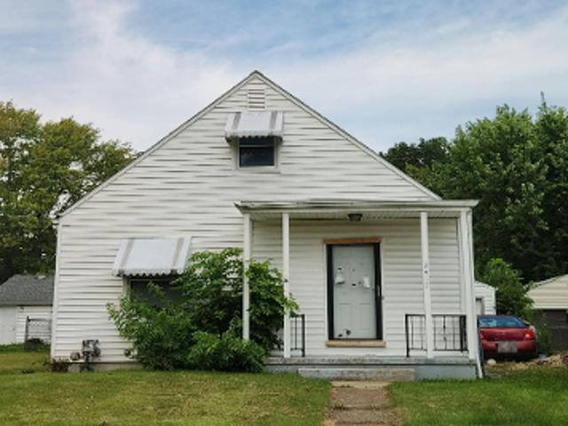 E 37th St
