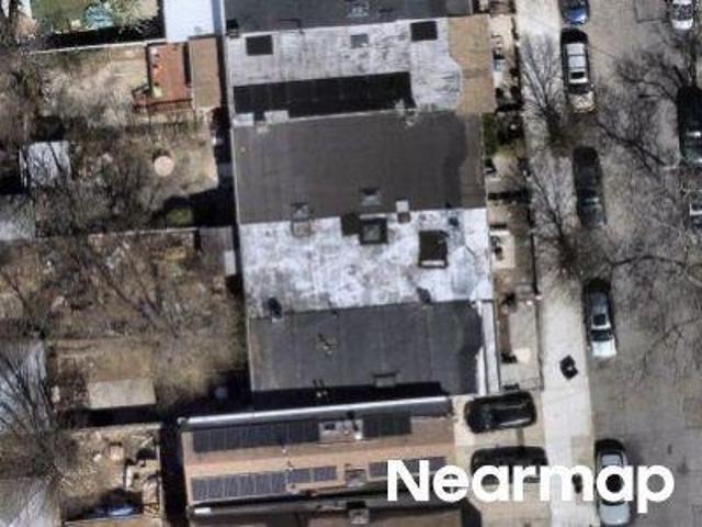 E 38th St
