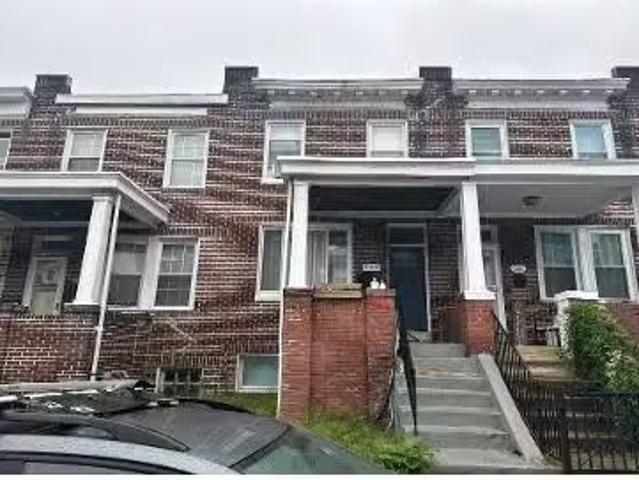 E 38th St