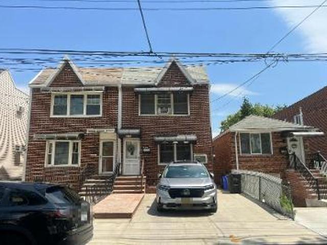 E 38th St