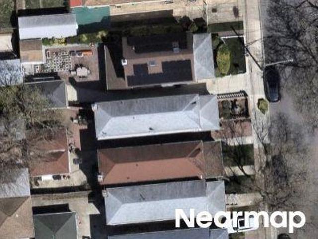 E 39th St