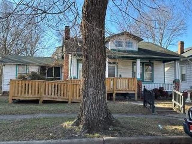 E 31st St