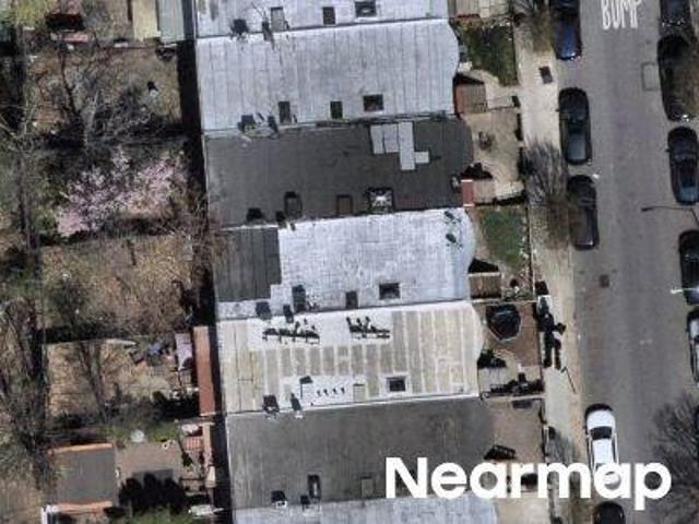 E 31st St