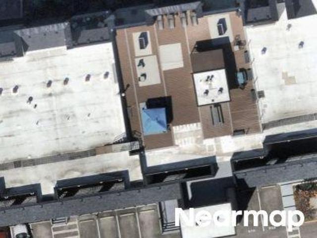 E 32nd St