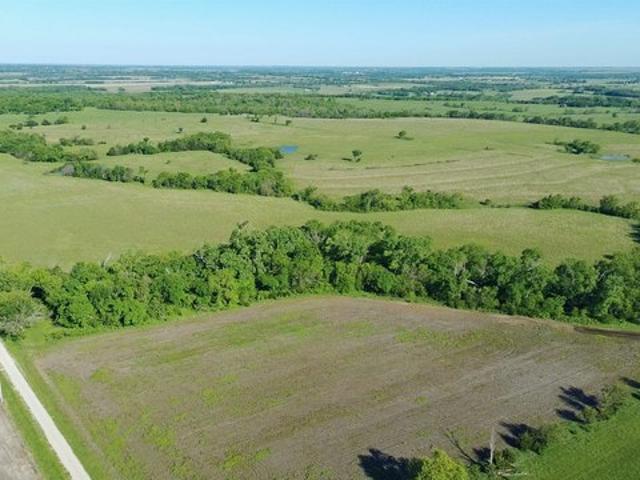 10000 E 333rd St, Melvern, KS 66510