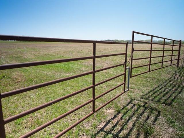 E 330 Rd, Vinita, OK 74301