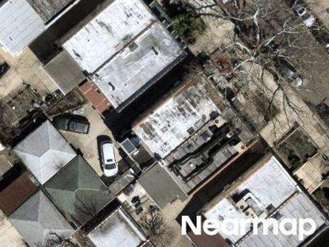 E 33rd St