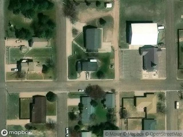 E 3rd St