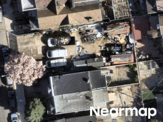 E 3rd St
