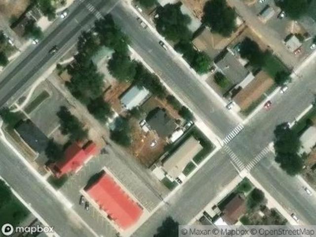 E 3rd St