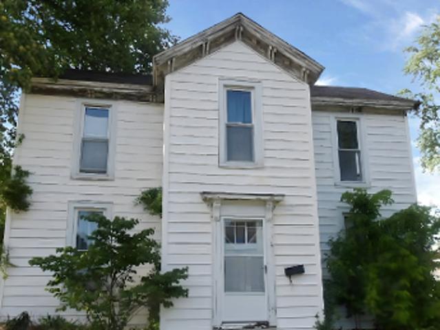 E 3rd St