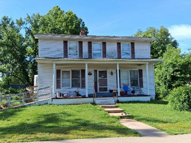 E 3rd St