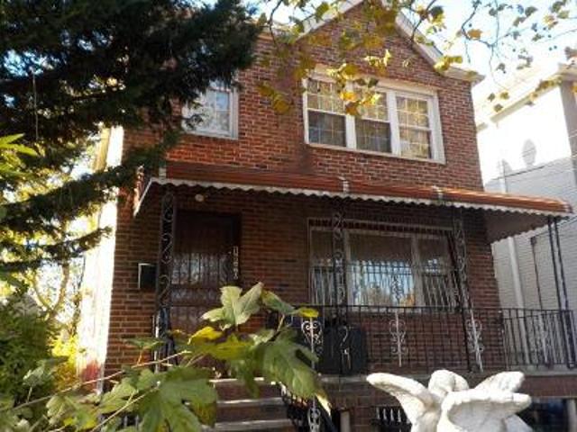 E 48th St