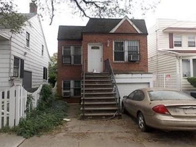 E 48th St