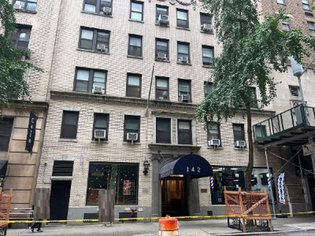 E 49th St