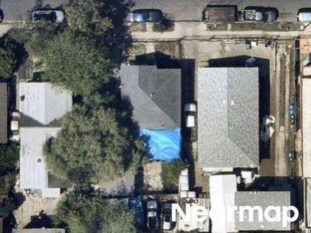 E 49th Pl