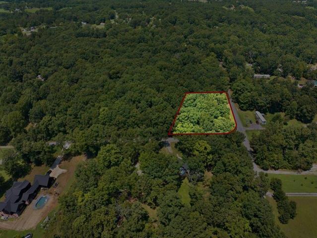 E 40 Rd, Bon Aqua, TN 37025