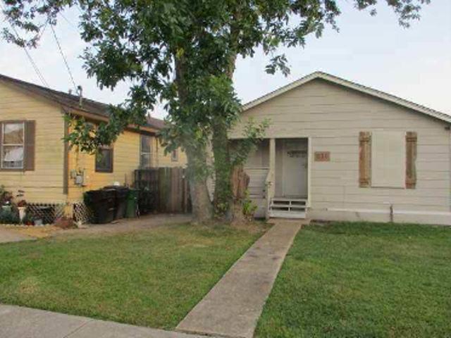 E 40th 1/2 St