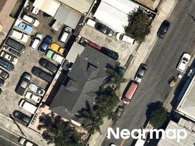 E 4th St