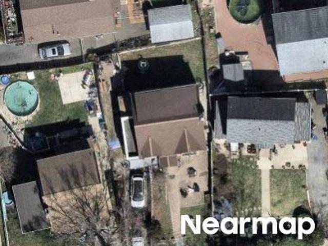 E 4th St