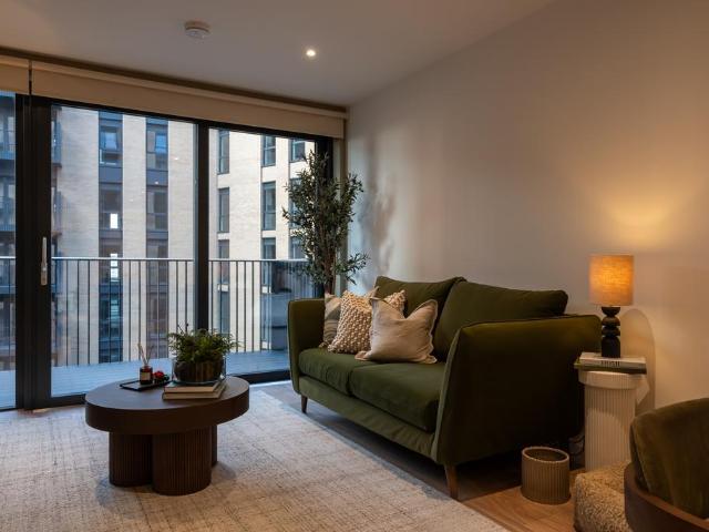 E 58, Kew Curve, Capital Interchange. 1 bed flat to rent £2,400 pcm £554 pw