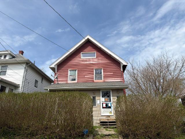 E 5th St