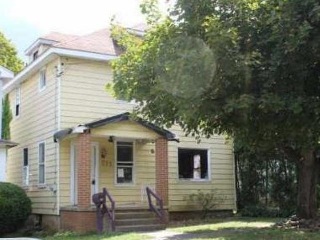 E 6th St