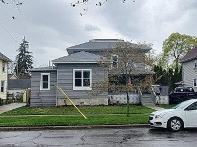 E 6th St