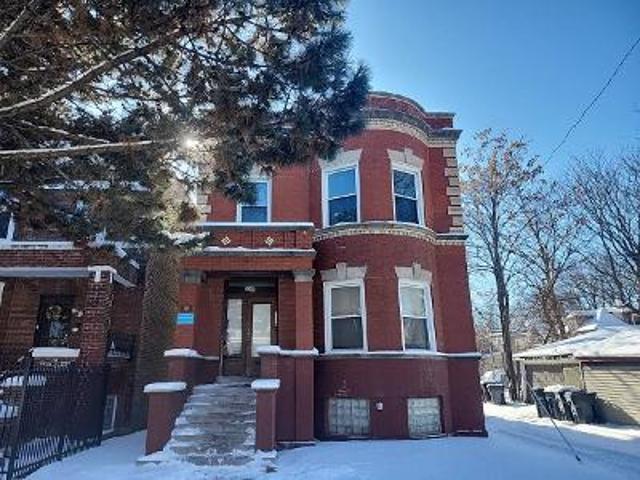 E 70th St