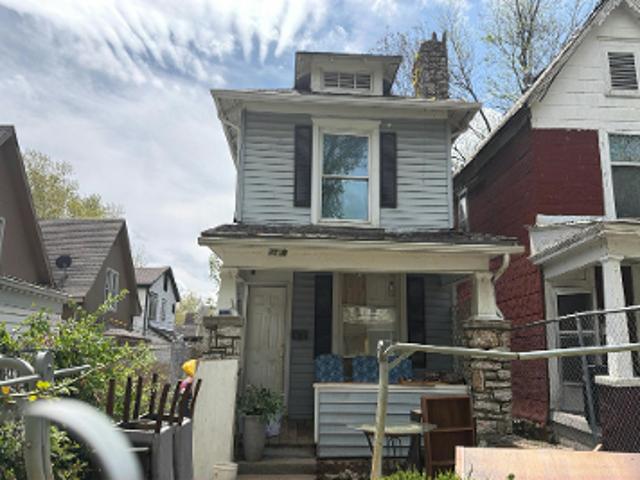 E 7th St