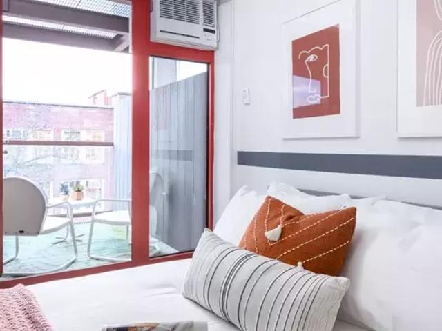 E 7th St #496
