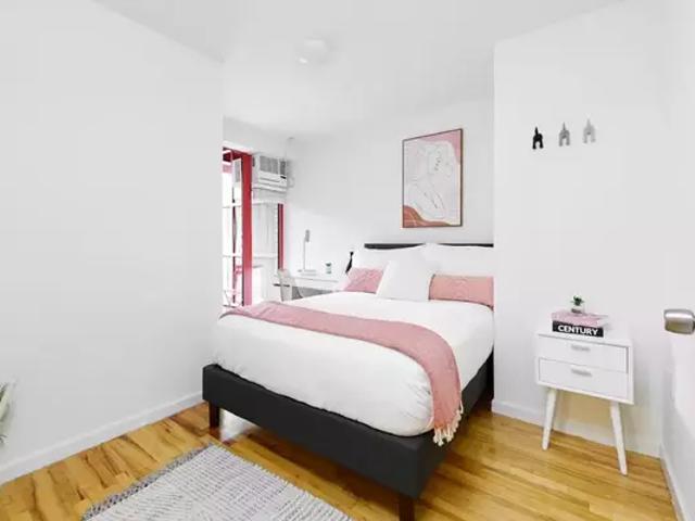 E 7th St #678